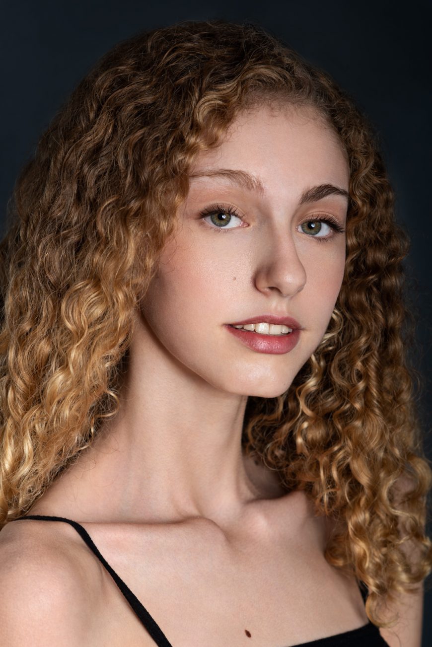 Lily - modeling w młodym wieku i rolka czarnego tła - Thomas Voland